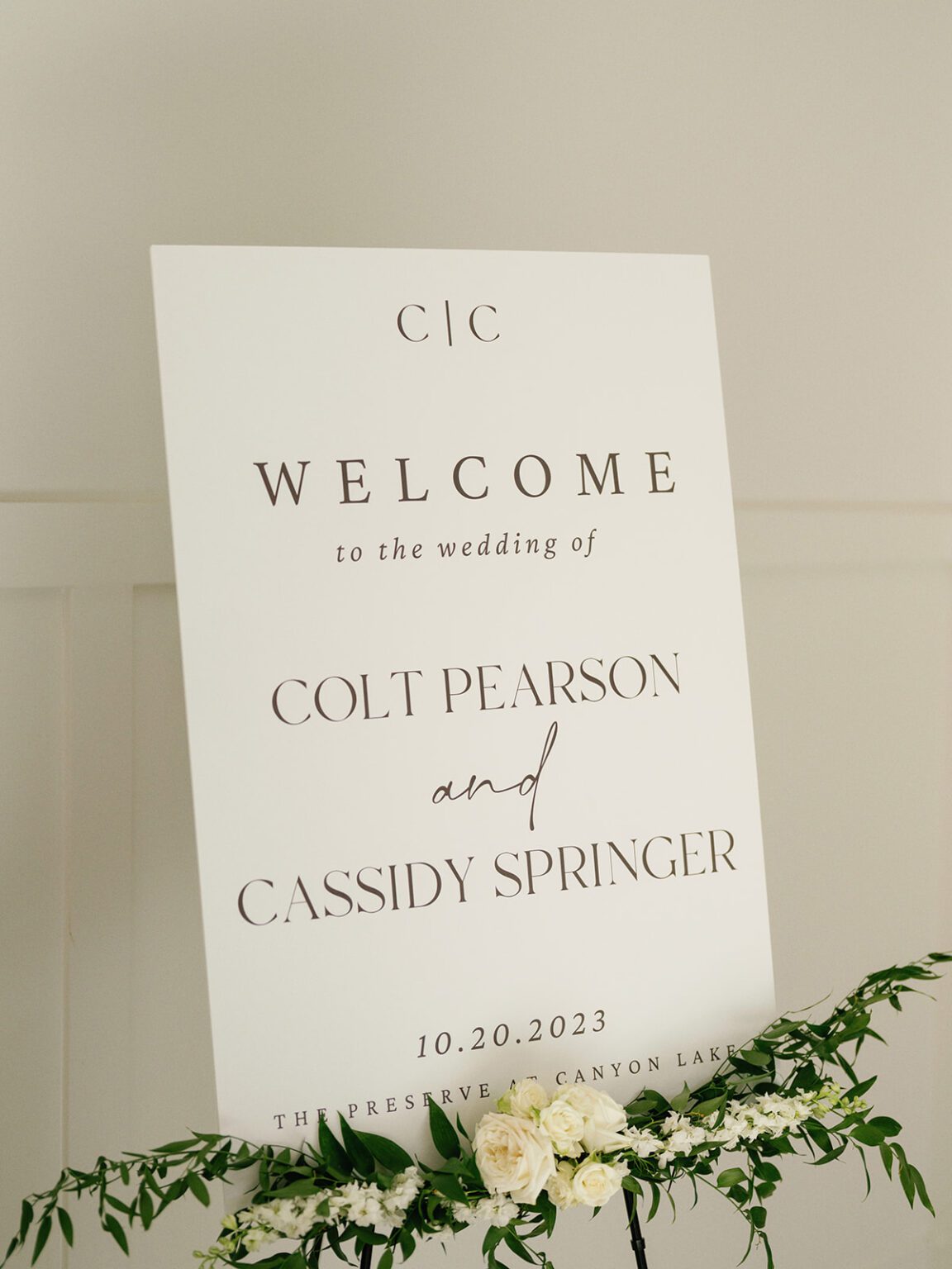Wedding Sign Tips for a Stress-Free & Stylish Celebration